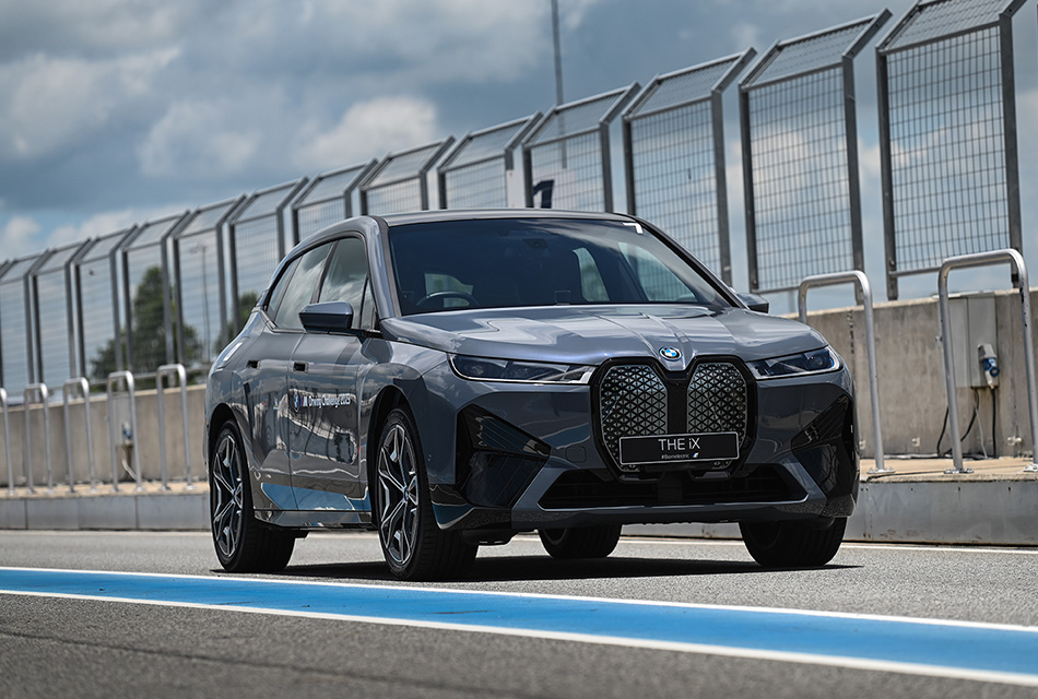 จะขับ EV ต้องรู้อะไร? BMW เวิร์กช็อปใช้รถ เปิดรถใหม่ - SPACEBAR ...