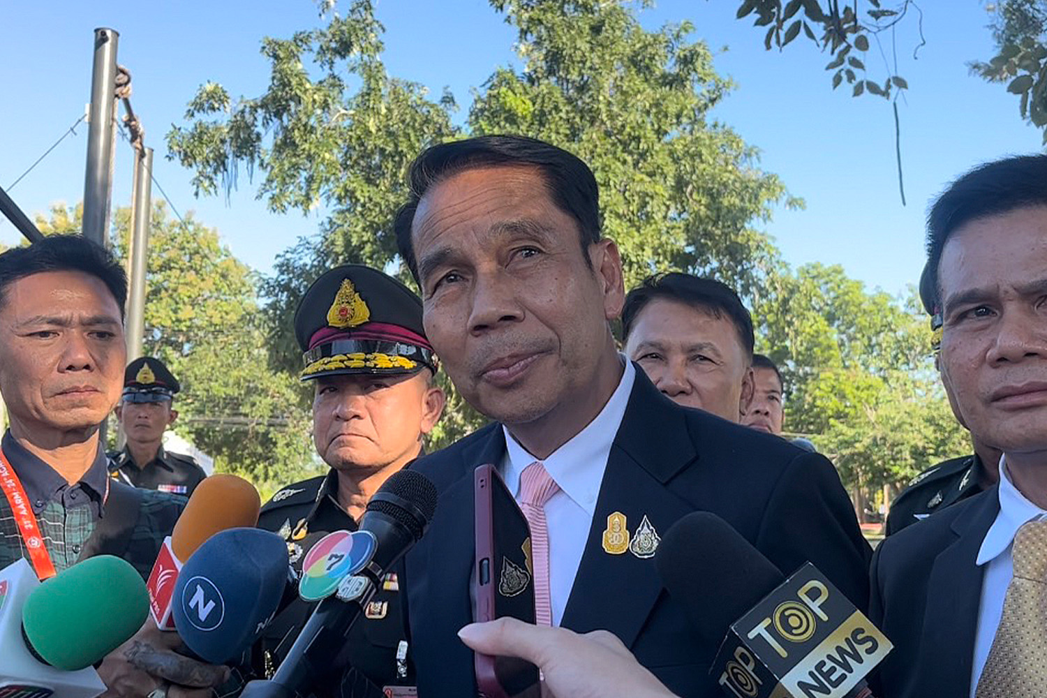 ฟาด ‘วิโรจน์’ แค่อยากโชว์! ดึง ‘เรือดำน้ำ’ ไปพูดในสภาฯ