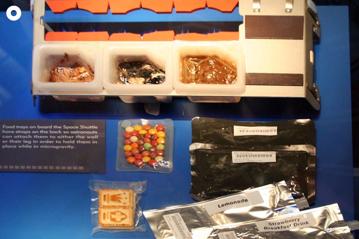 ไขข้อสงสัย! นักบินอวกาศกินอะไรเวลาที่ปฏิบัติภารกิจอยู่นอกโลก?