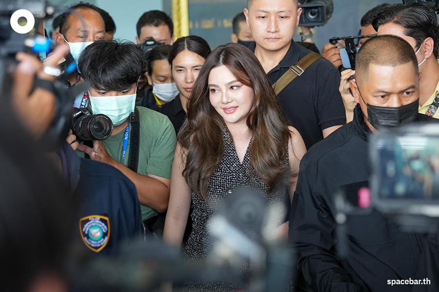 Photo Story: มาแล้ว! ‘ดิว อริสรา’ ให้ปากคำตำรวจไซเบอร์ คดีเว็บพนัน ‘มาเก๊า 888’ - SPACEBAR ...