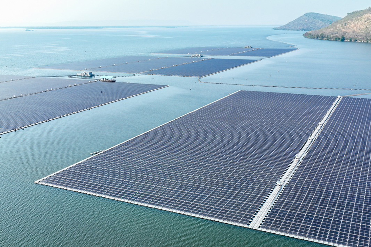 โซลาร์เซลล์ลอยน้ำฯ กฟผ.เริ่มจ่ายไฟเชิงพาณิชย์แล้ว