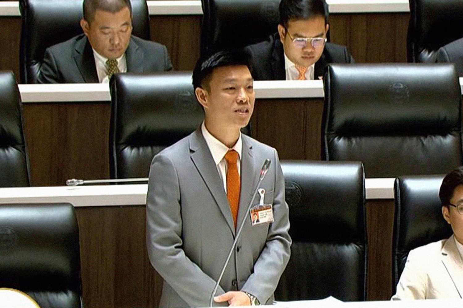 ฝ่ายค้าน บี้ ‘ครม.’ เร่งชง ‘งบฯ 67’ เข้าสภาฯ