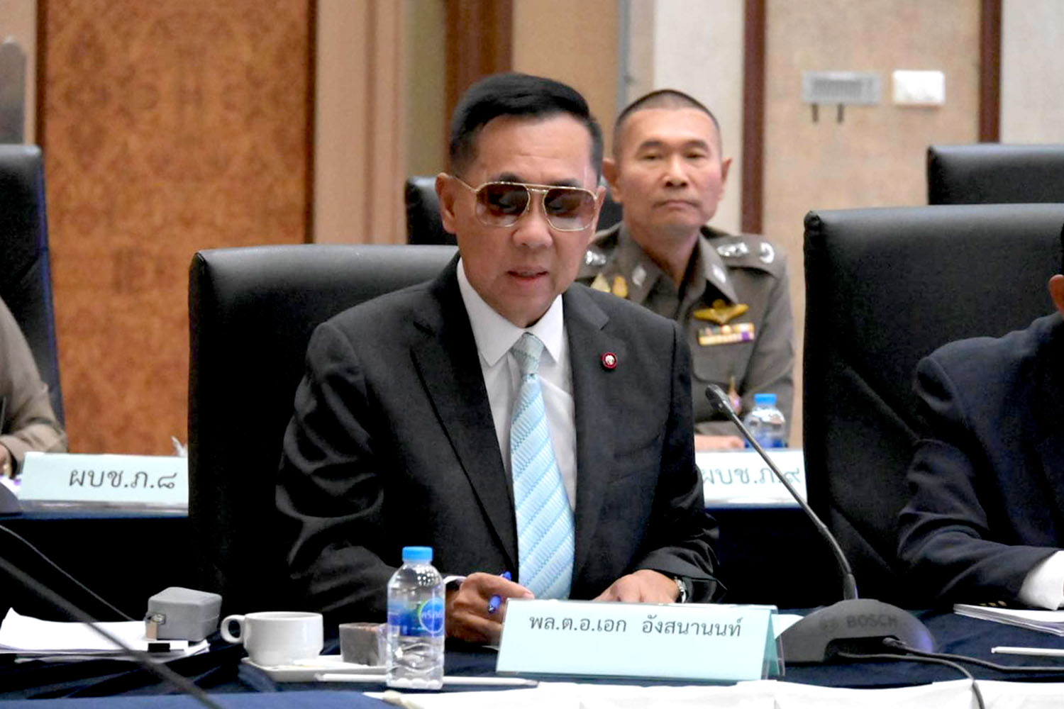 ซัดเลือก ‘บิ๊กต่อ’ นั่ง ‘ผบ.ตร.’ ทำไม่ถูกหลักเกณฑ์