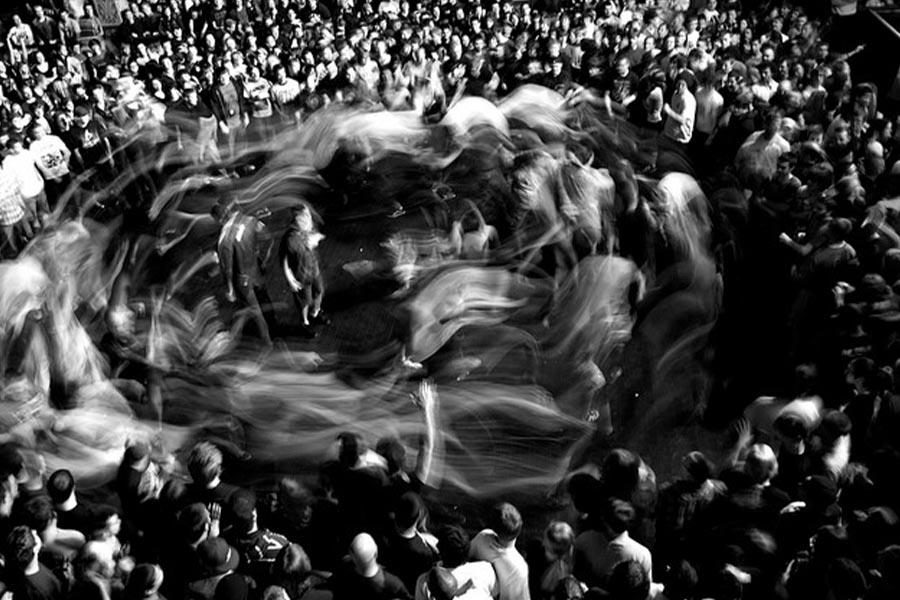 ประวัติความเป็นมาของ ‘MOSH PIT’ วัฒนธรรมใส่กันยับของชาวเมทัล!